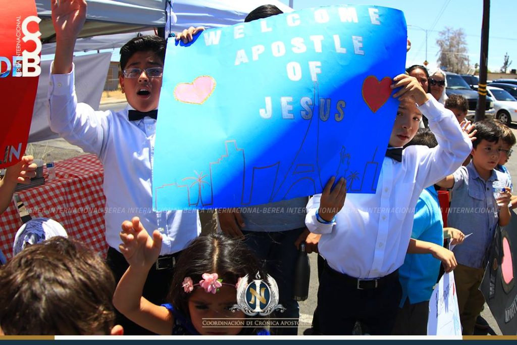 El Apóstol Naasón Joaquín visita la iglesia de Henderson, Nevada ...
